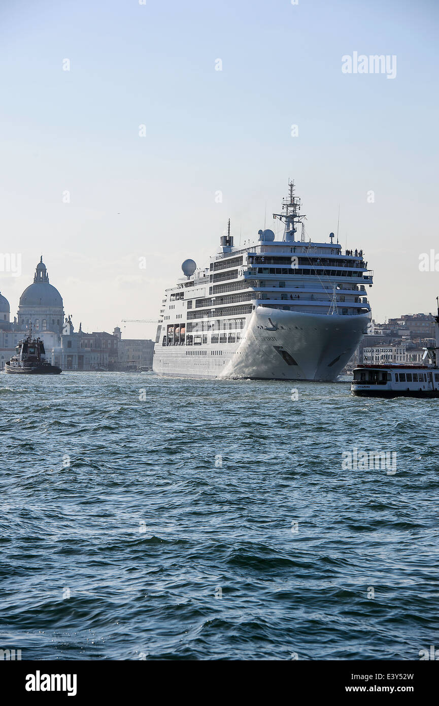 Silver spirit hi-res stock photography and images - Alamy