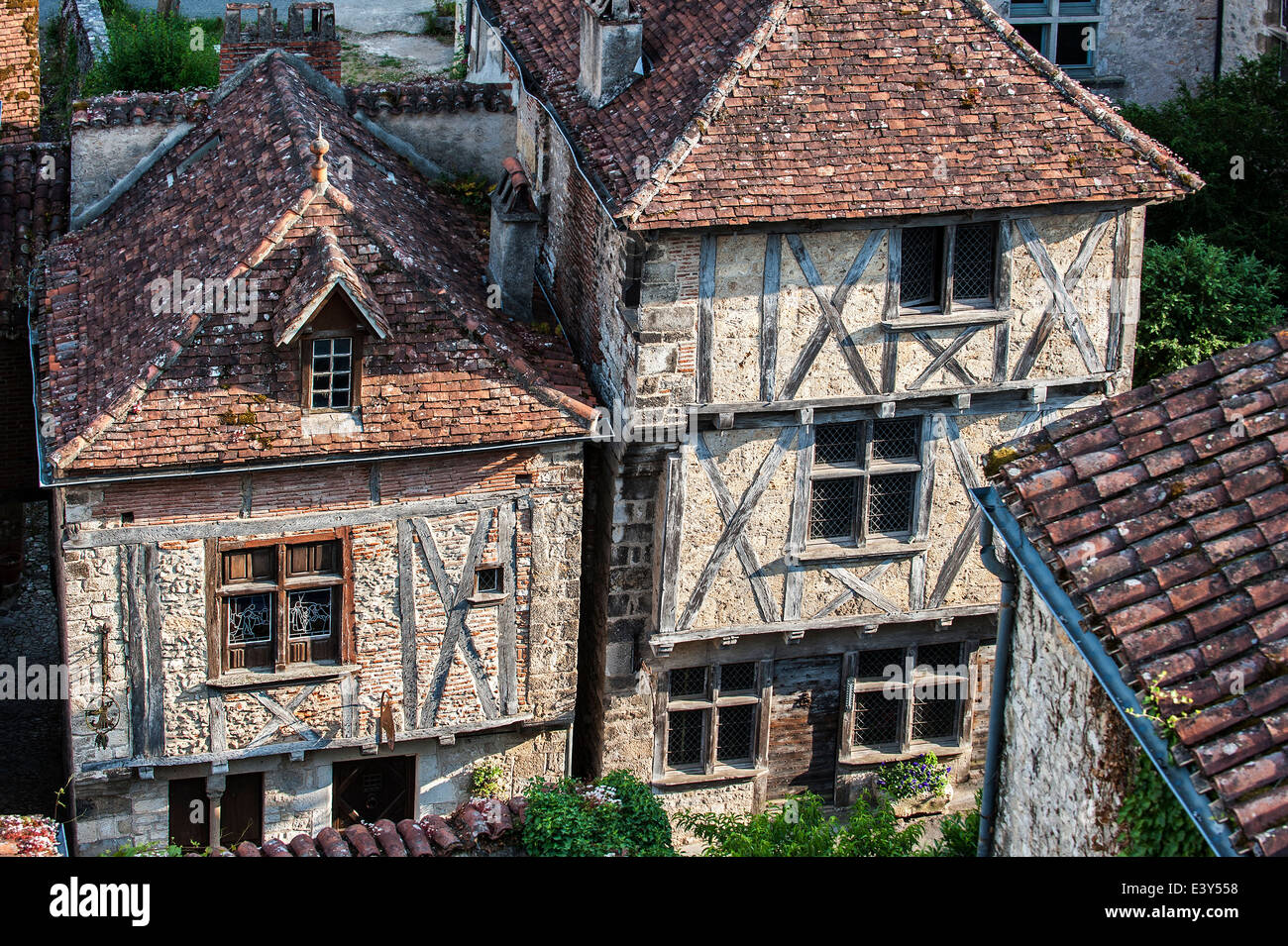 Half-timbered houses at the medieval village Saint-Cirq-Lapopie, Lot ...