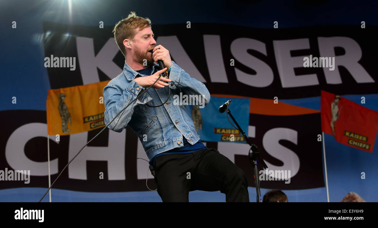 Kaiser chiefs hi-res stock photography and images - Alamy