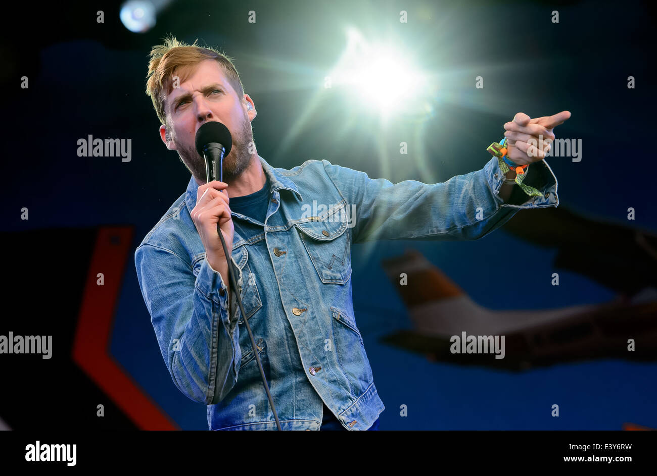Ricky Wilson from the Kaiser Chiefs performs at Glastonbury music ...