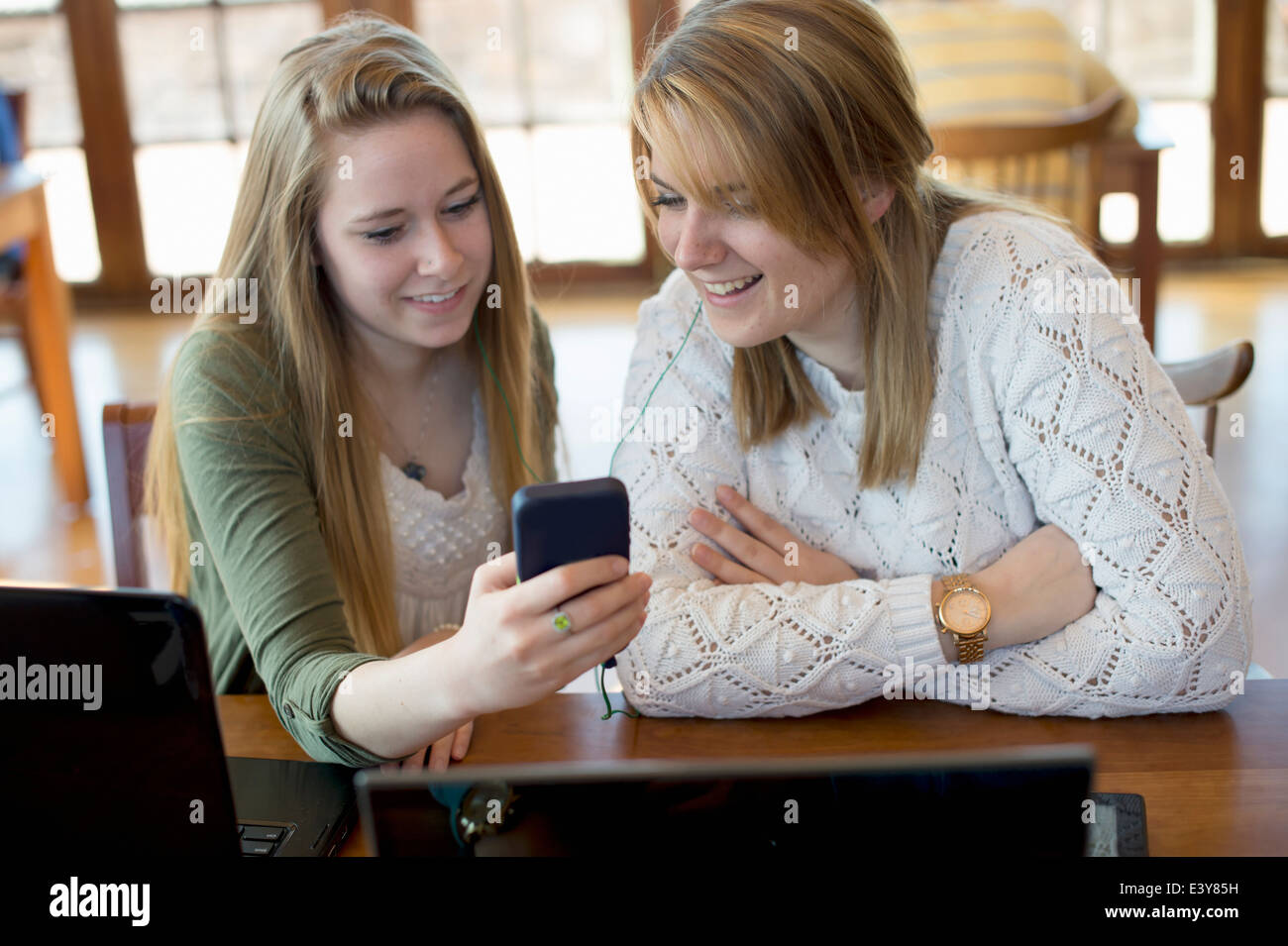 Young women using smartphone Stock Photo - Alamy