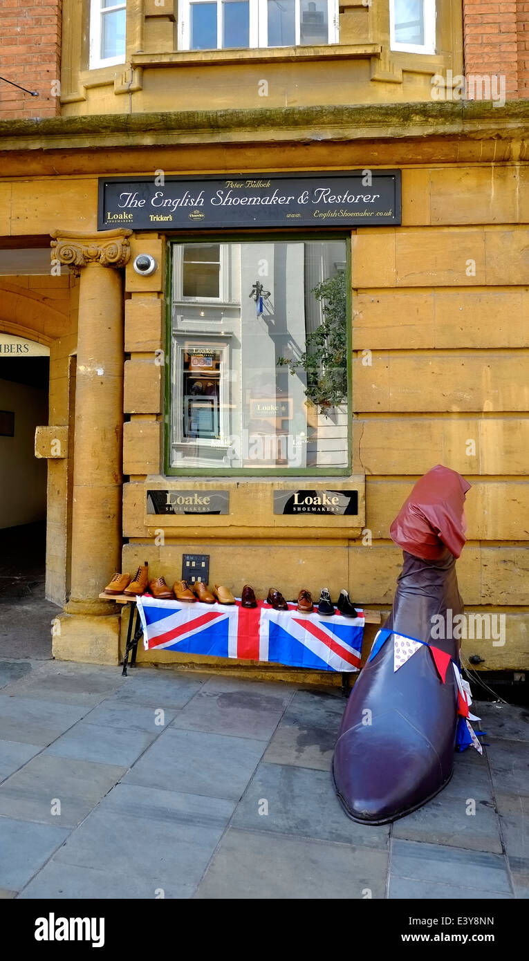 The English shoemaker and restorer low pavement Nottingham England UK ...