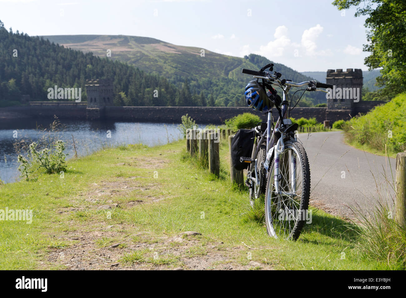 Ladybower reservoir bike hi-res stock photography and images - Alamy Ladybower reservoir bike hi-res stock photography and images - Alamy