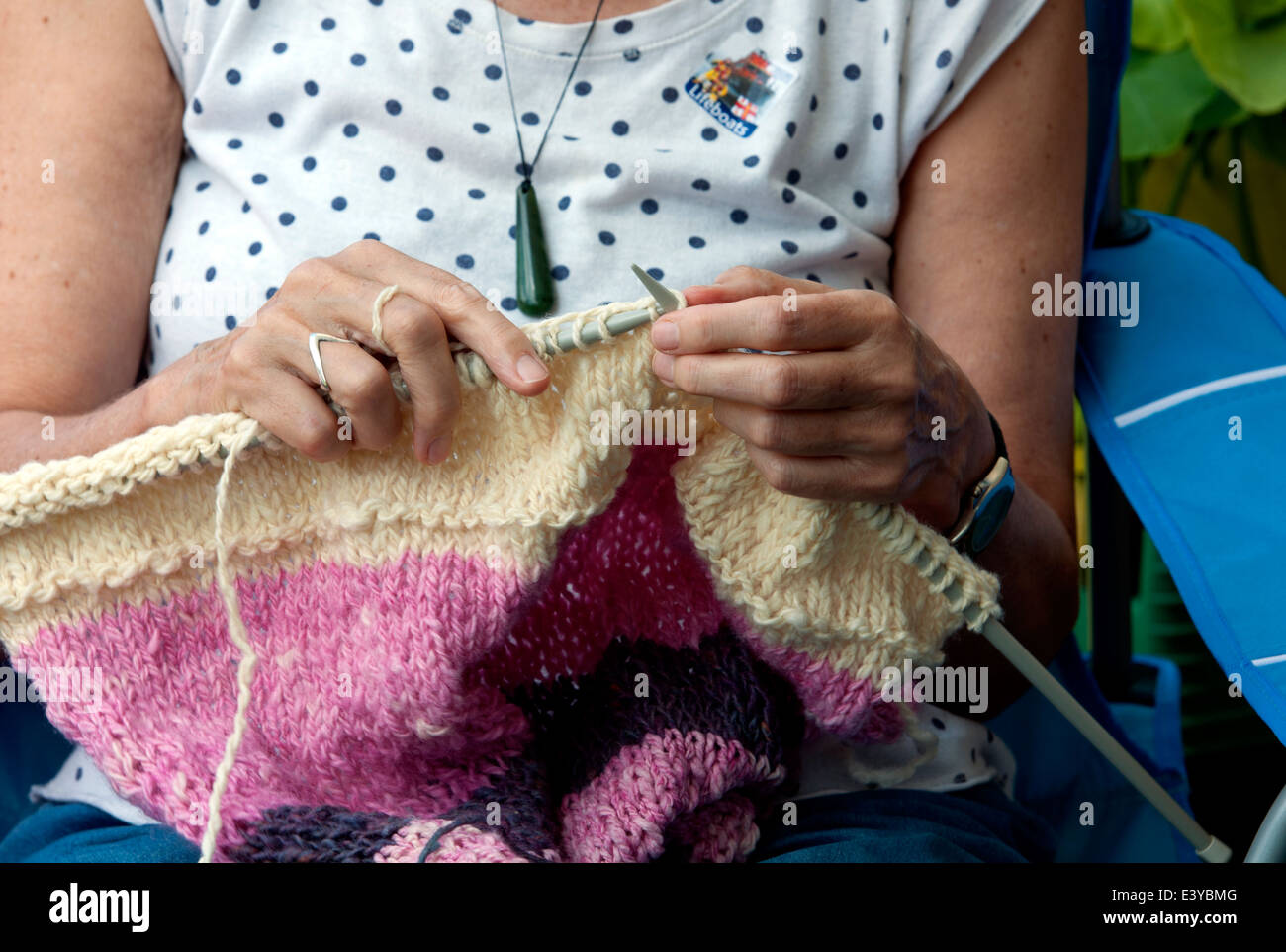 Woman knitting, close-up Stock Photo - Alamy