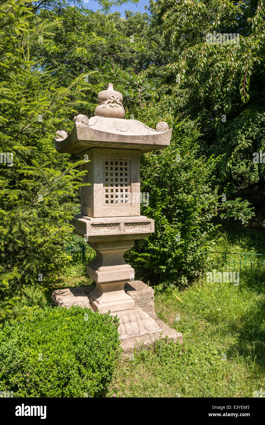 Japanese stone lantern hi-res stock photography and images - Alamy