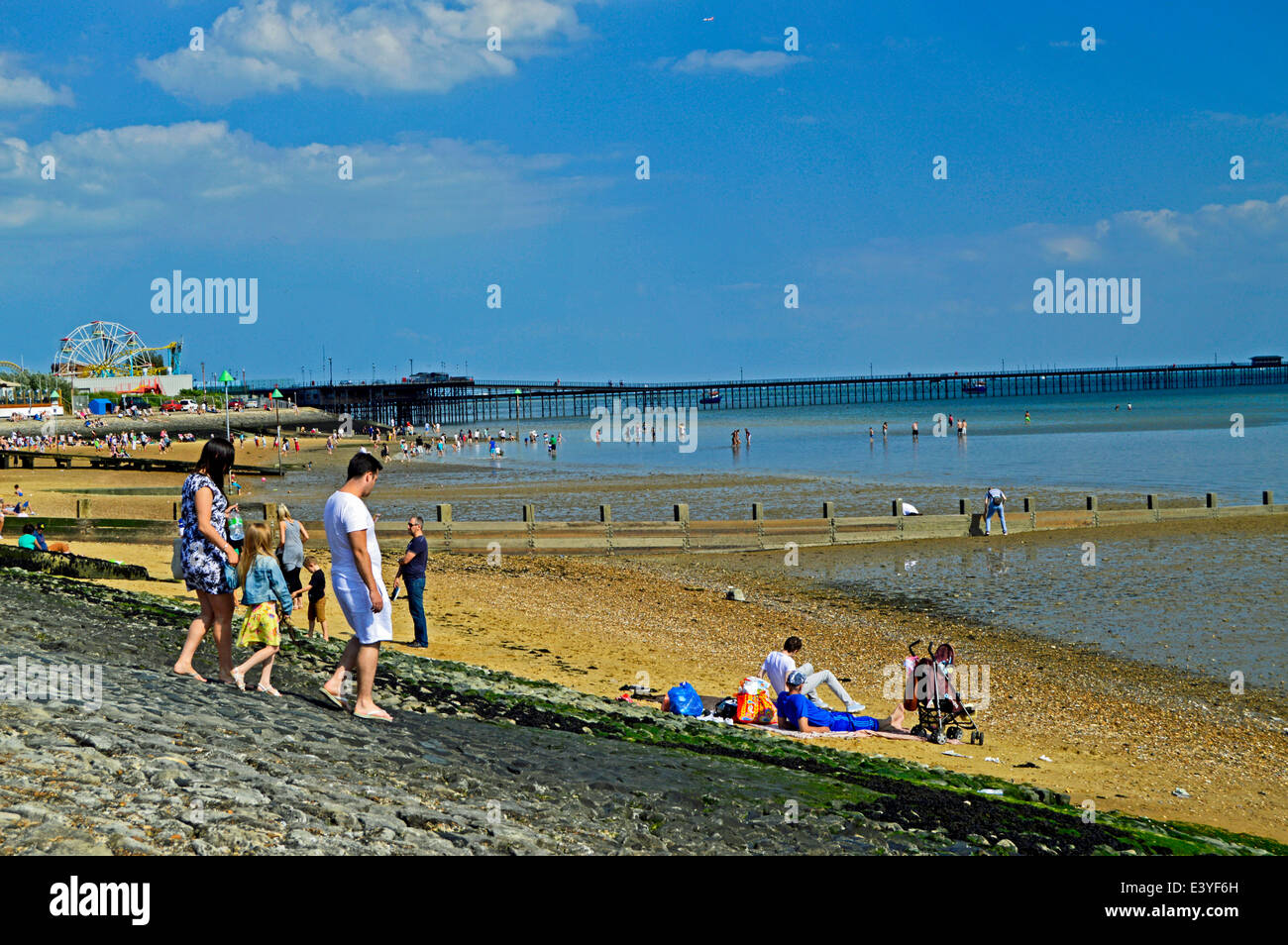Southend beachfront hi-res stock photography and images - Alamy