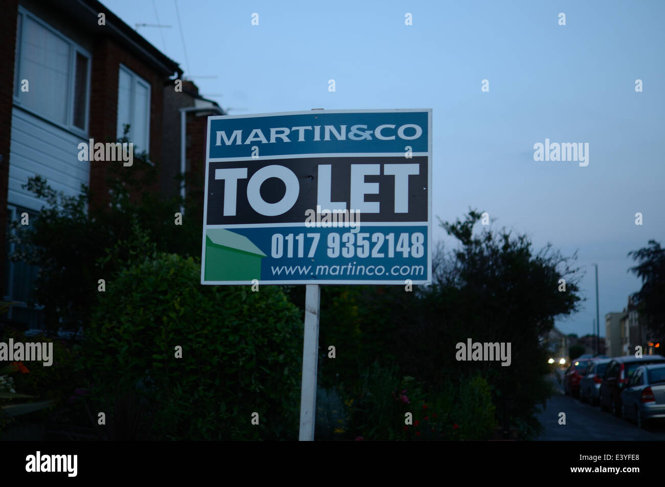 to let sign, house sales Stock Photo - Alamy