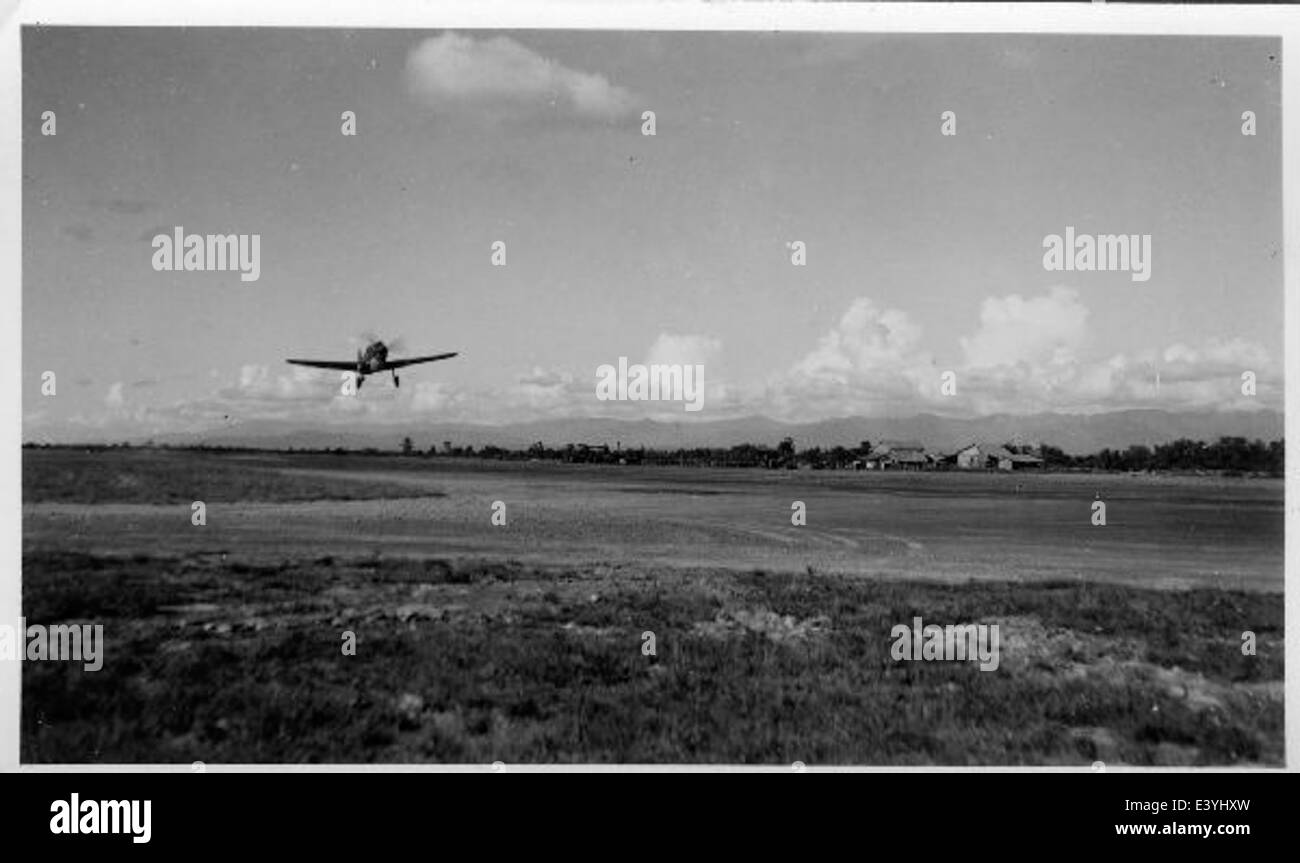 P 40 landing hi-res stock photography and images - Alamy