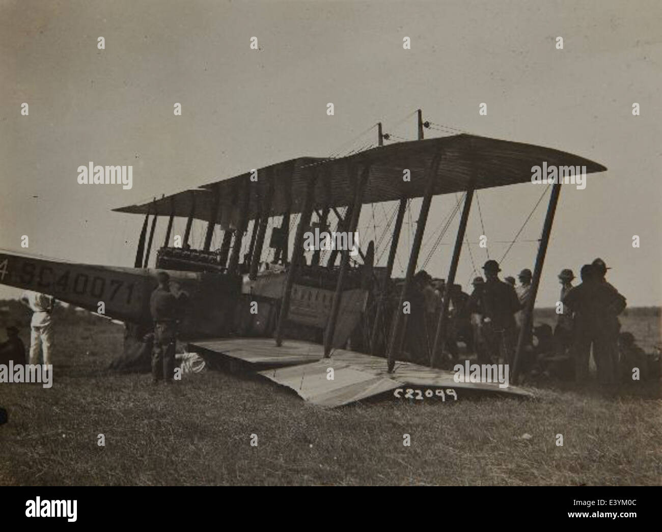 A photograph of the Caproni Ca.5, an early World War I Italian bomber ...