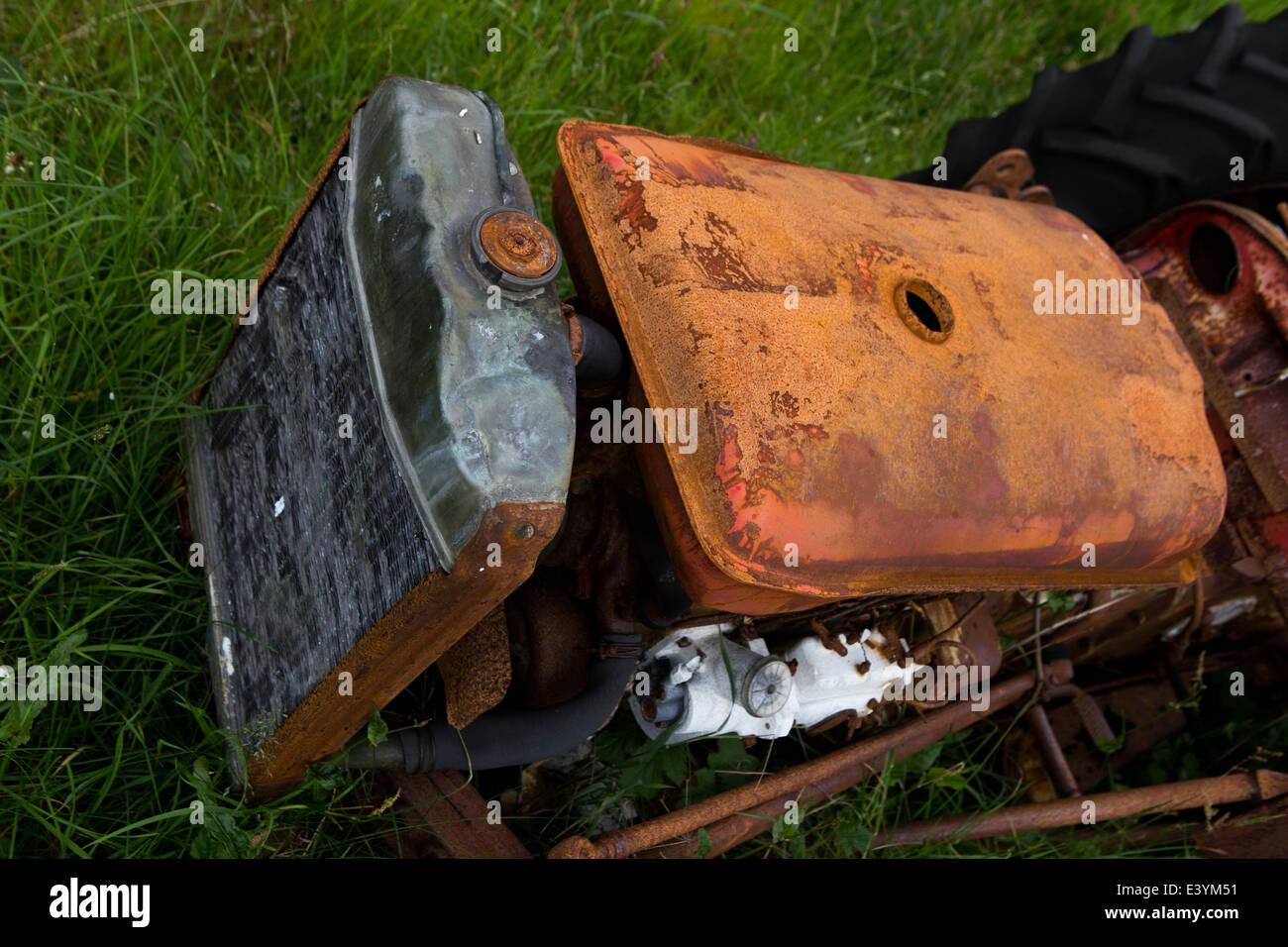 Rusting old tractor Stock Photo - Alamy