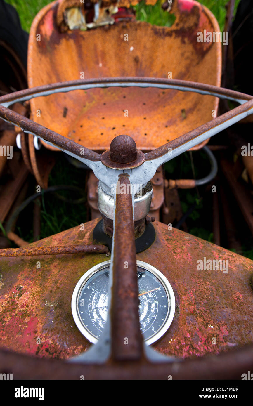 Rusting old tractor Stock Photo - Alamy