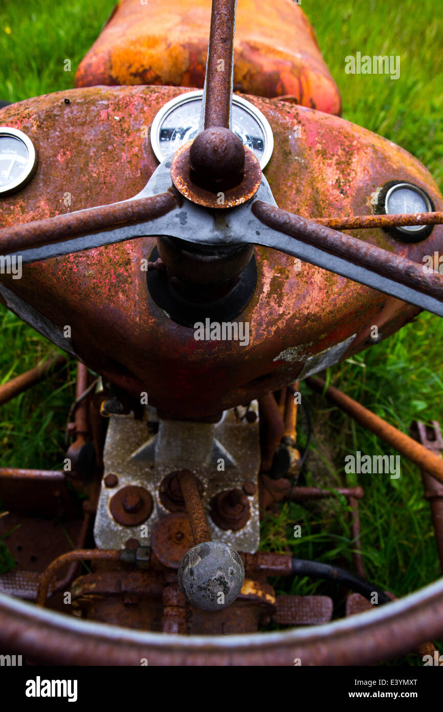 Rusting old tractor Stock Photo - Alamy