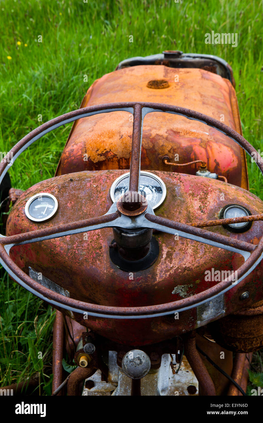 Rusting old tractor Stock Photo - Alamy