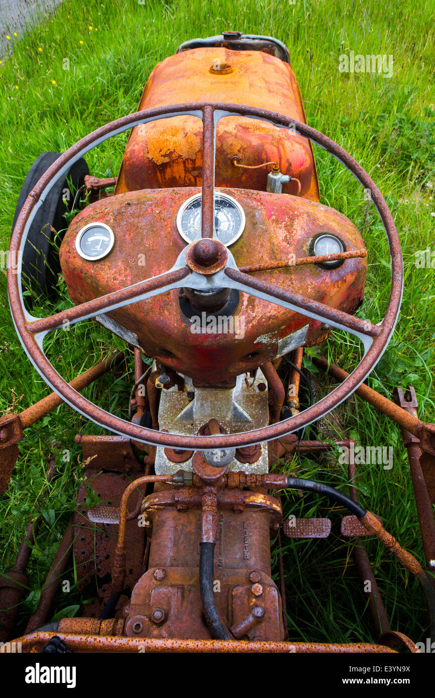 Rusting old tractor Stock Photo - Alamy