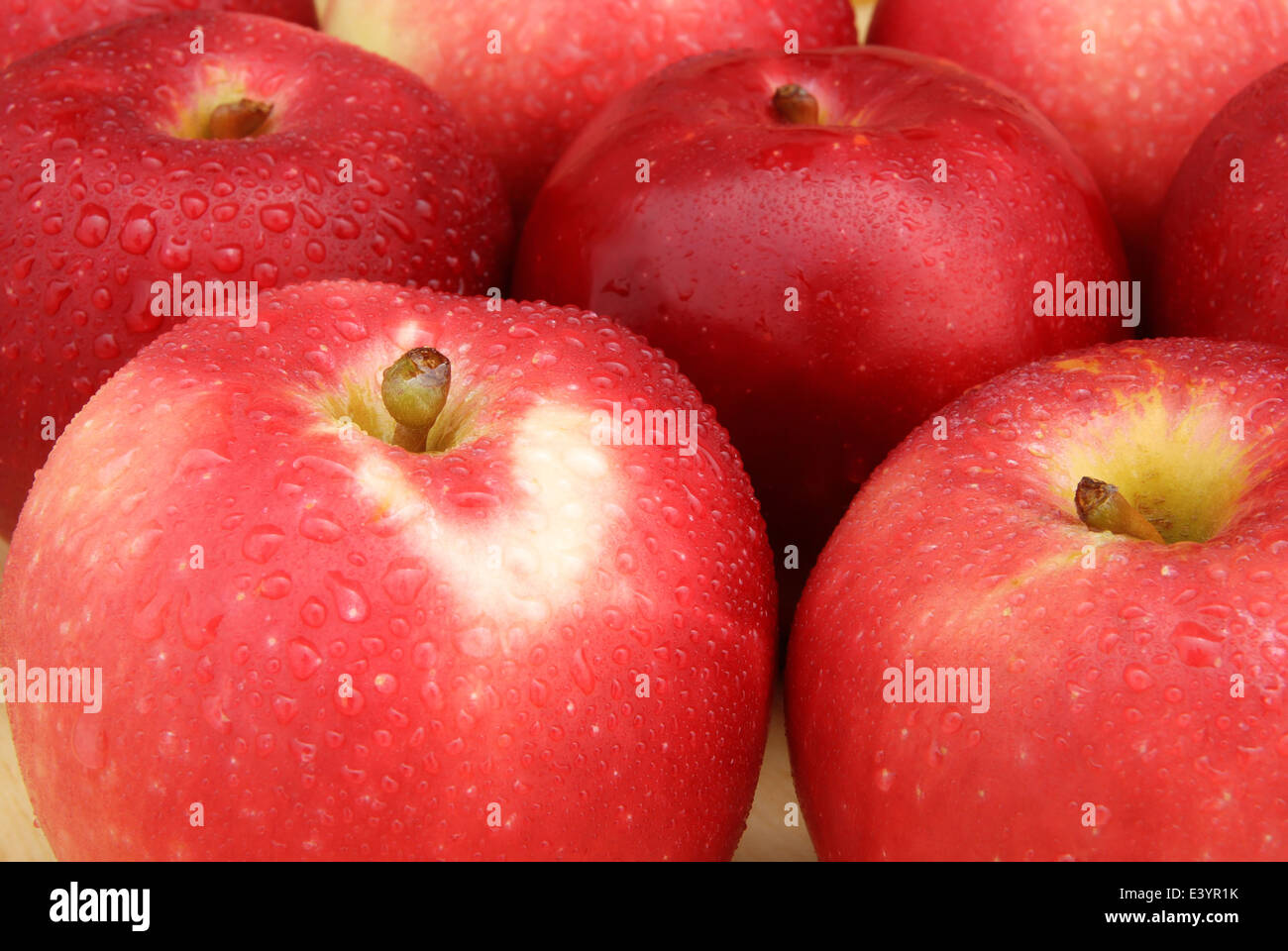 fresh apples with drips close up Stock Photo - Alamy