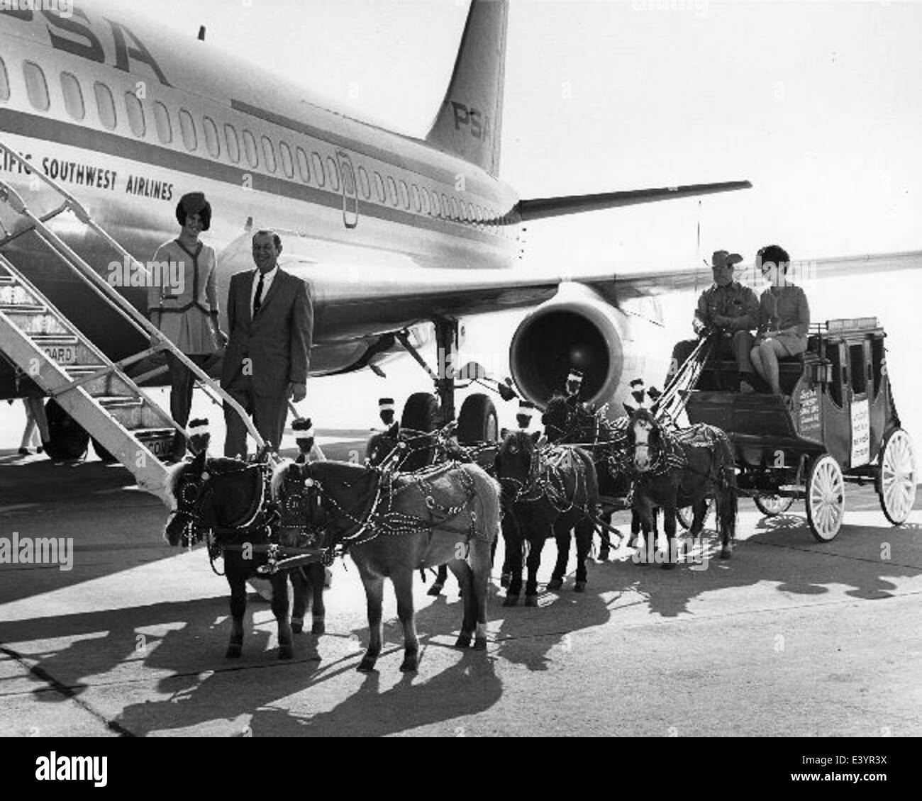 Flight attendant 1970s hi-res stock photography and images - Alamy