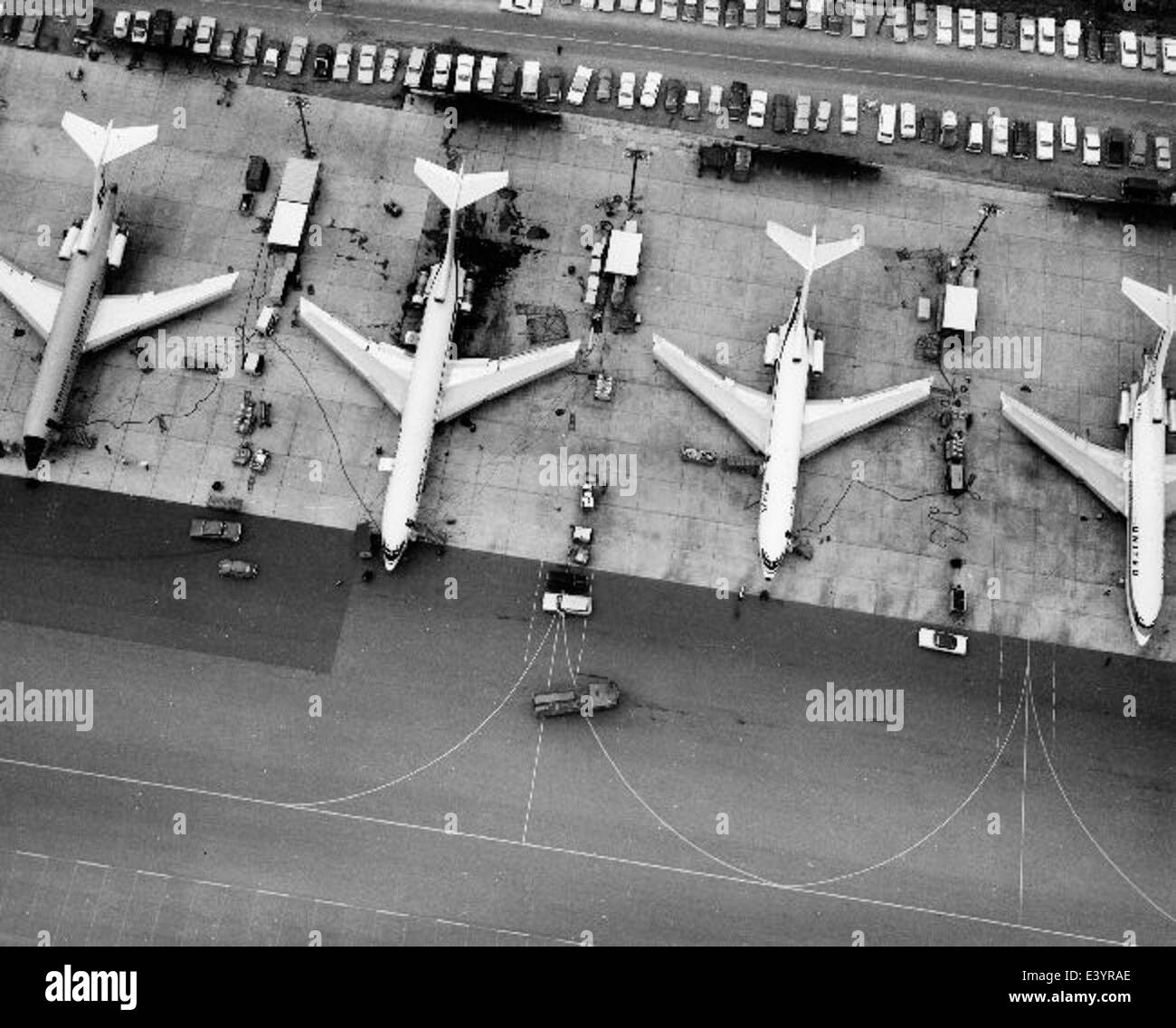 A photograph of Pacific Southwest Airlines (PSA) Flight 117, depicting ...