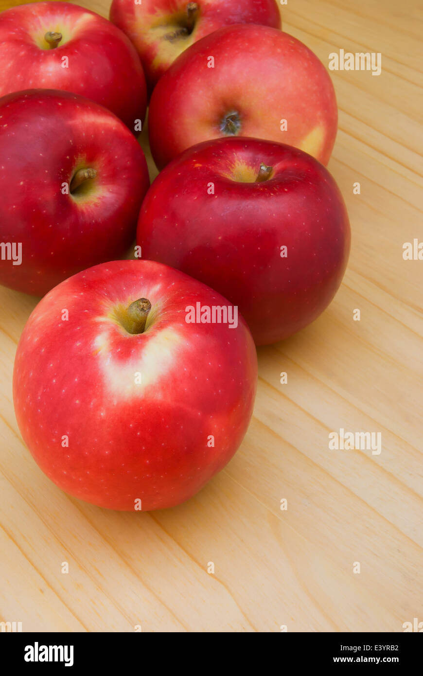 front view fresh apples on wood panel Stock Photo - Alamy