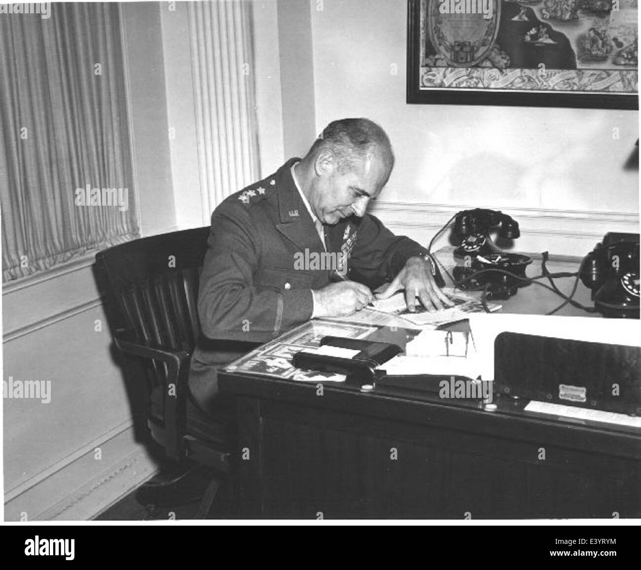 Lieutenant general jimmy doolittle hi-res stock photography and images ...
