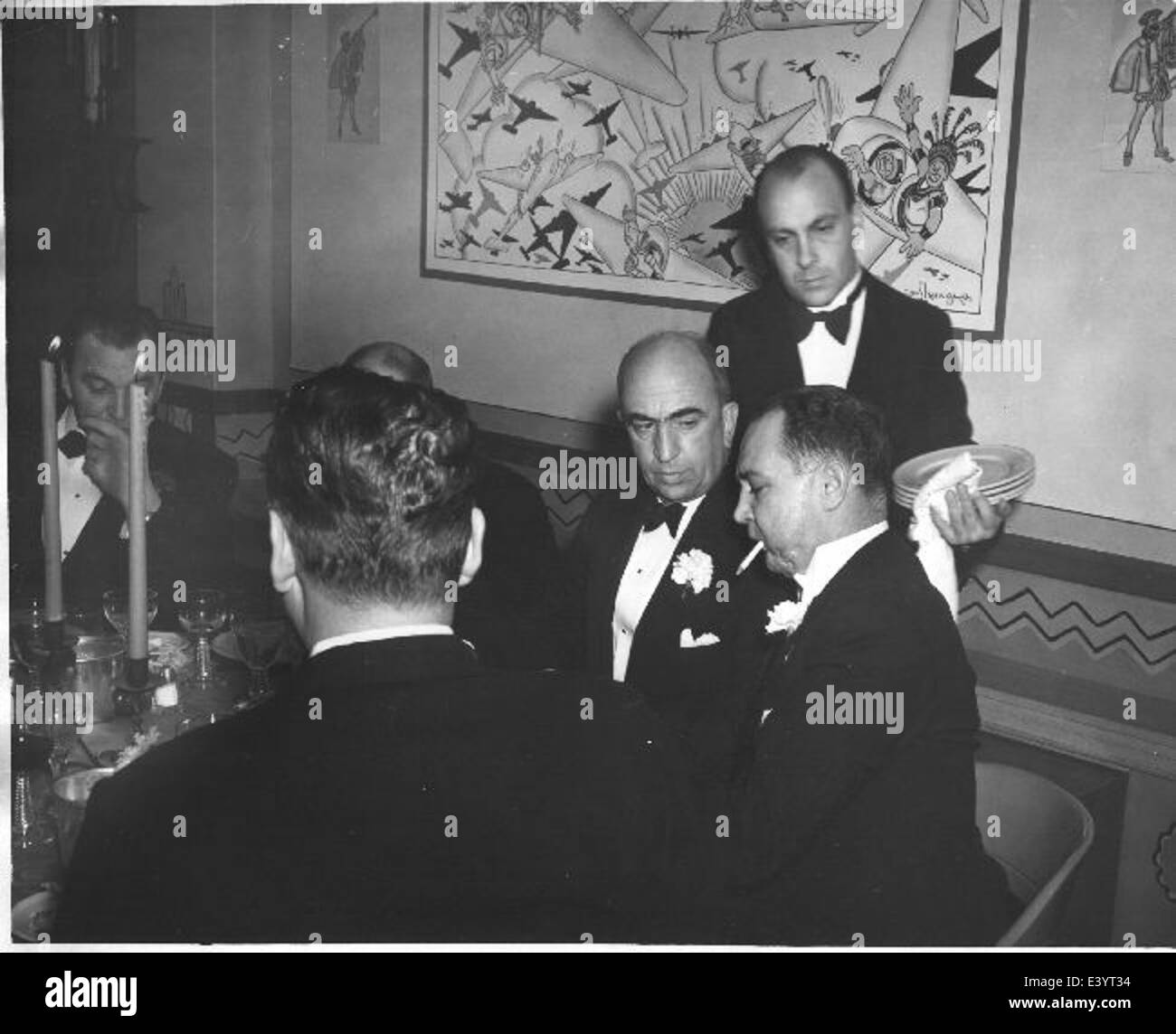 Early 1900s dinner party hi-res stock photography and images - Alamy