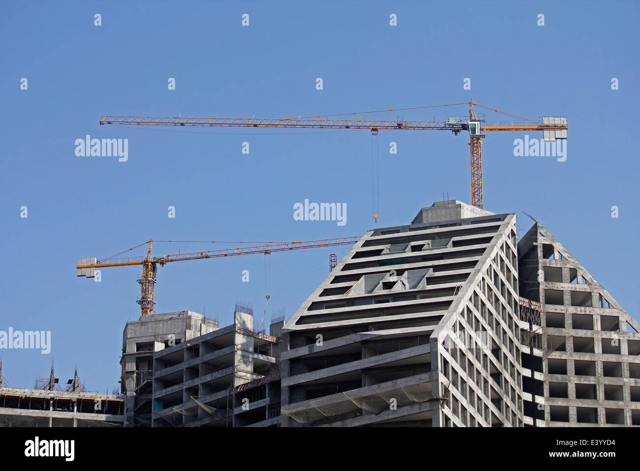 Tall buildings perspective hi-res stock photography and images - Alamy