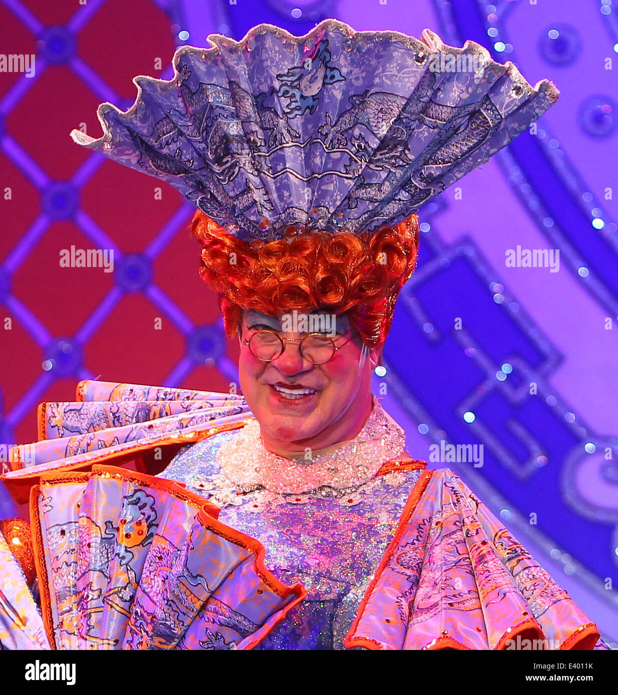 The cast of the New Wimbledon Theatre's 2013 pantomime Aladdin ...