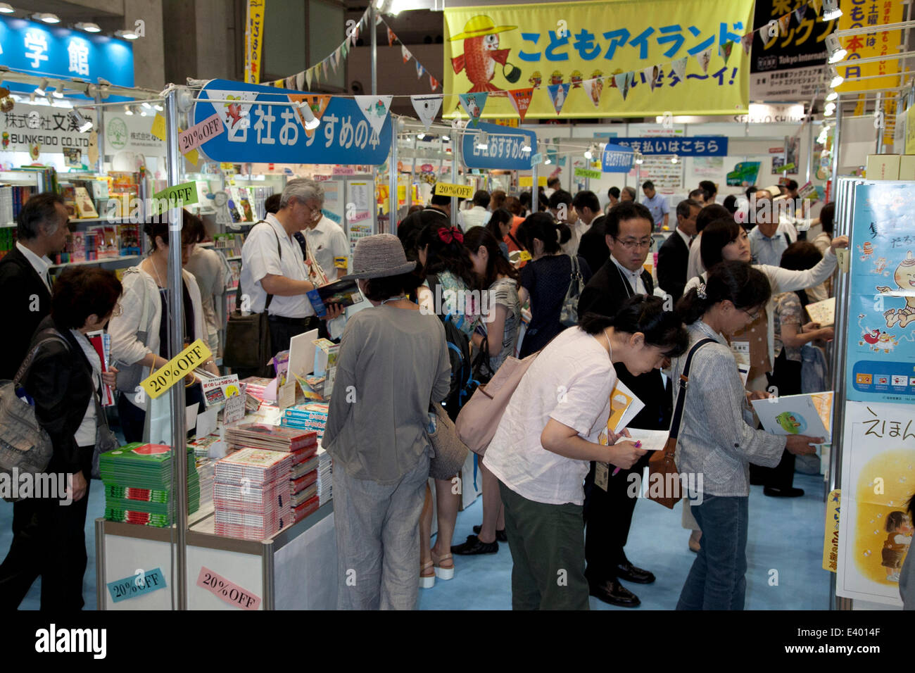 Tokyo, Japan. 2nd July, 2014. Visitors see the new products and ...