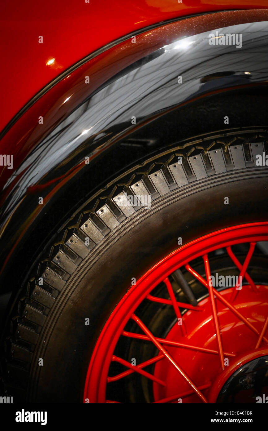 Car spinning wheels hi-res stock photography and images - Alamy