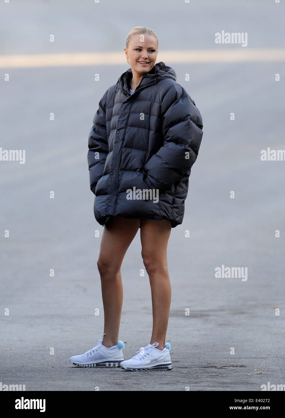 Malin Akerman shows off her toned legs while filming a scene for ...