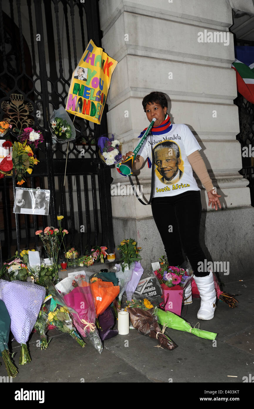 Tributes for Nelson Mandela are laid outside South Africa House ...