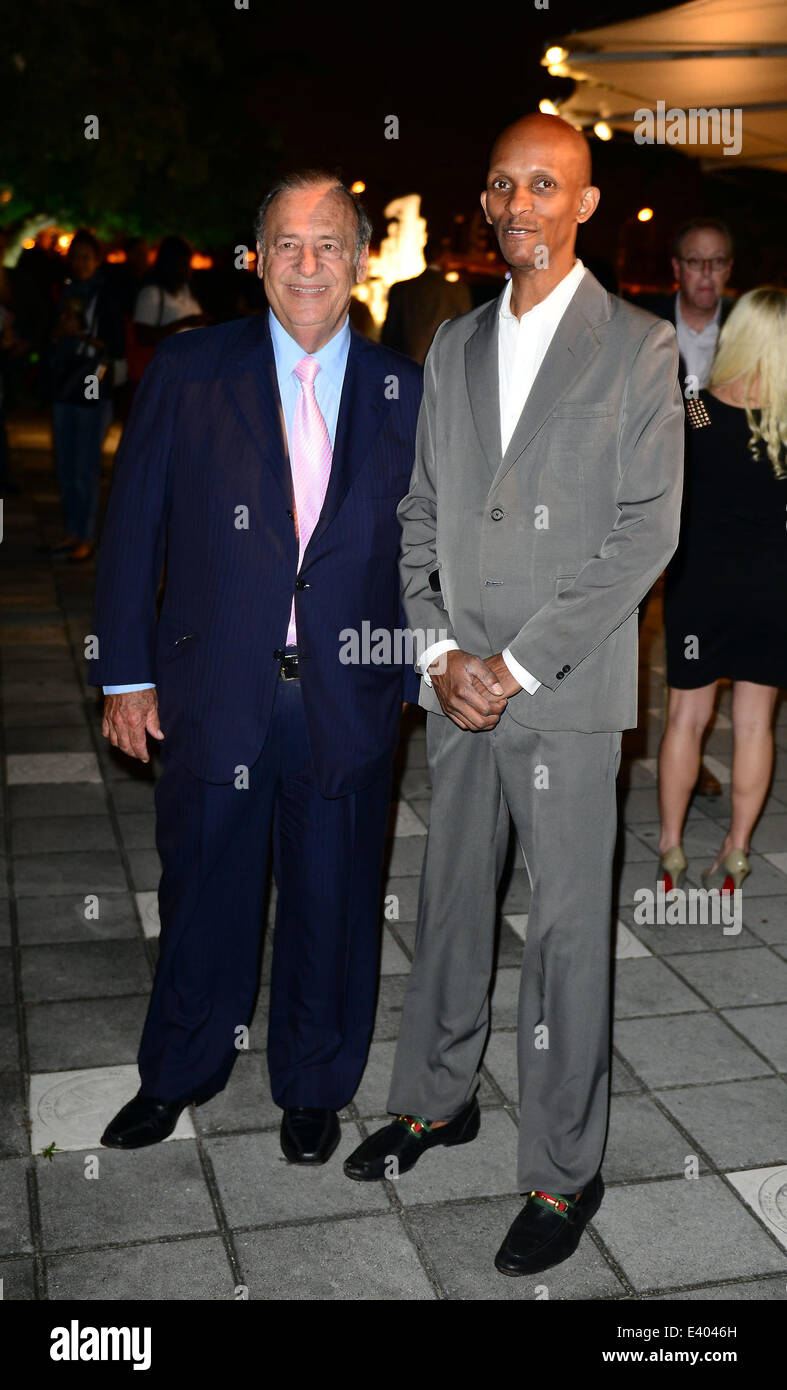 Victor Matthews' debut sculpture 'Garden' with the collaboration of ...