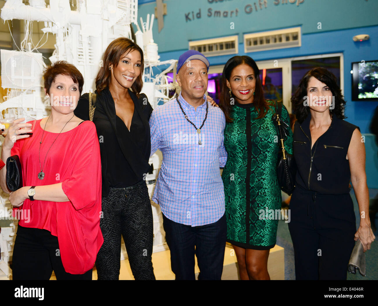 Victor Matthews' debut sculpture 'Garden' with the collaboration of ...