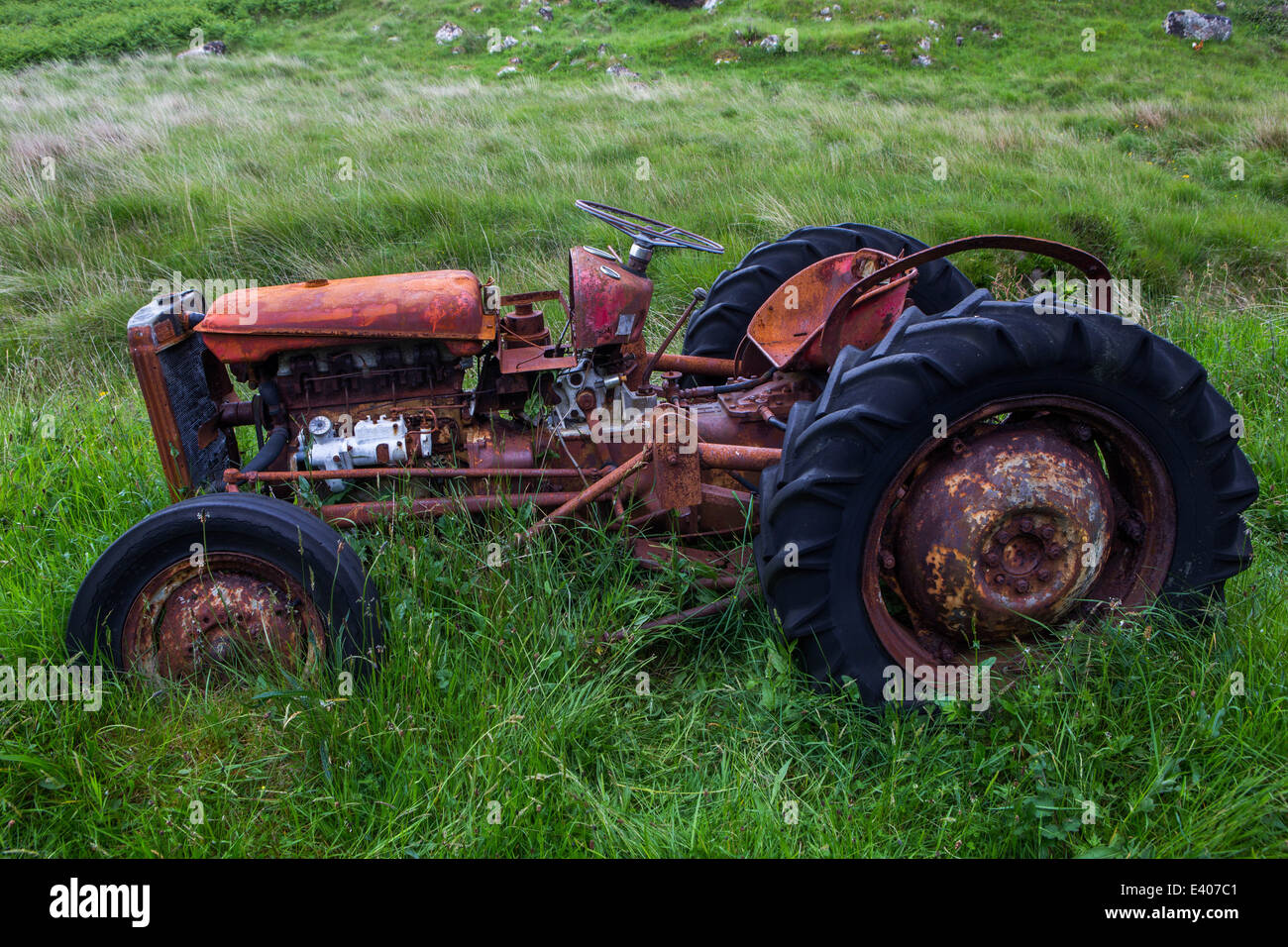 Rusting old tractor Stock Photo - Alamy