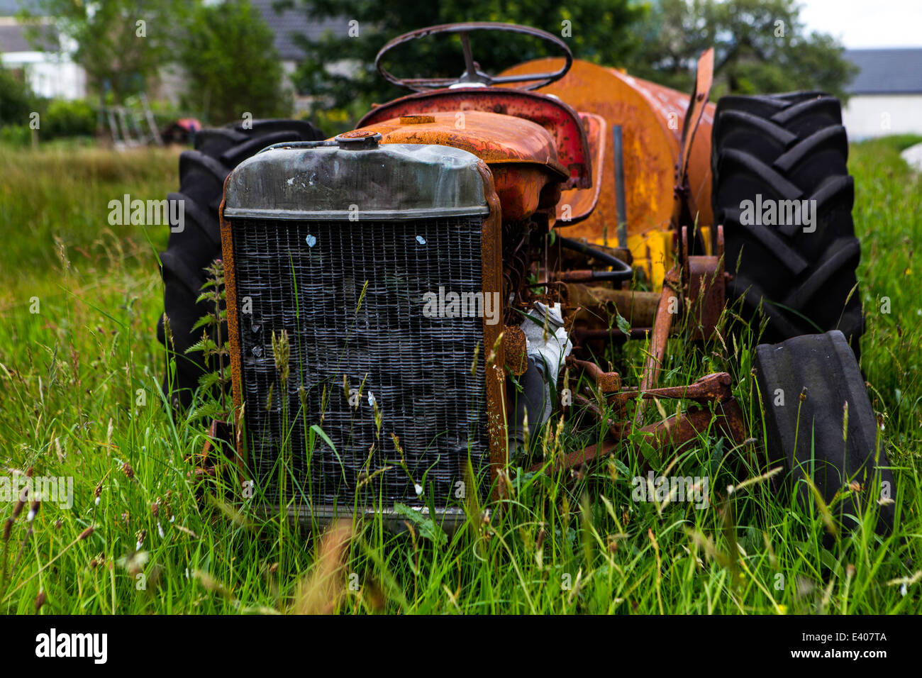 Rusting old tractor Stock Photo - Alamy