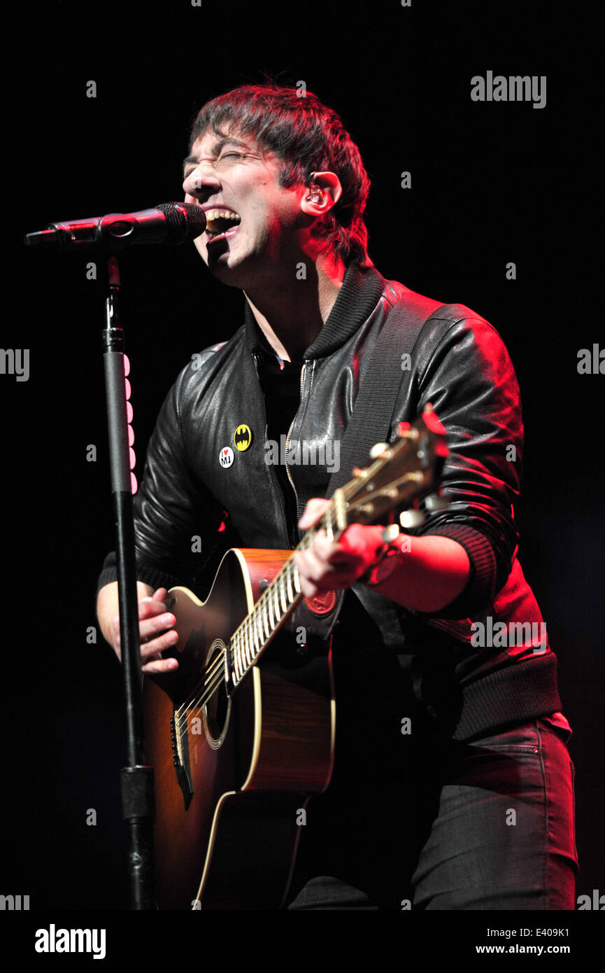 Performances at 101.9fm Chicago's 'Miracle on State Street 2013 ...