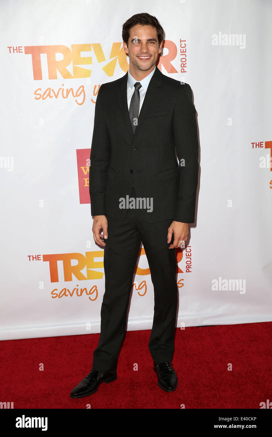 Celebrities attend 'TrevorLIVE LA' honoring Jane Lynch and Toyota for ...