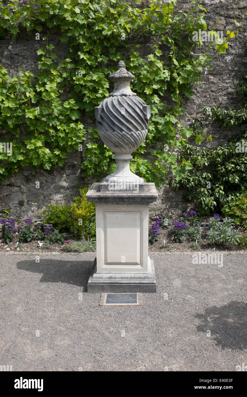 Urn Donated by Frank Homfray Charitable Trust Cowbridge Physic Garden ...
