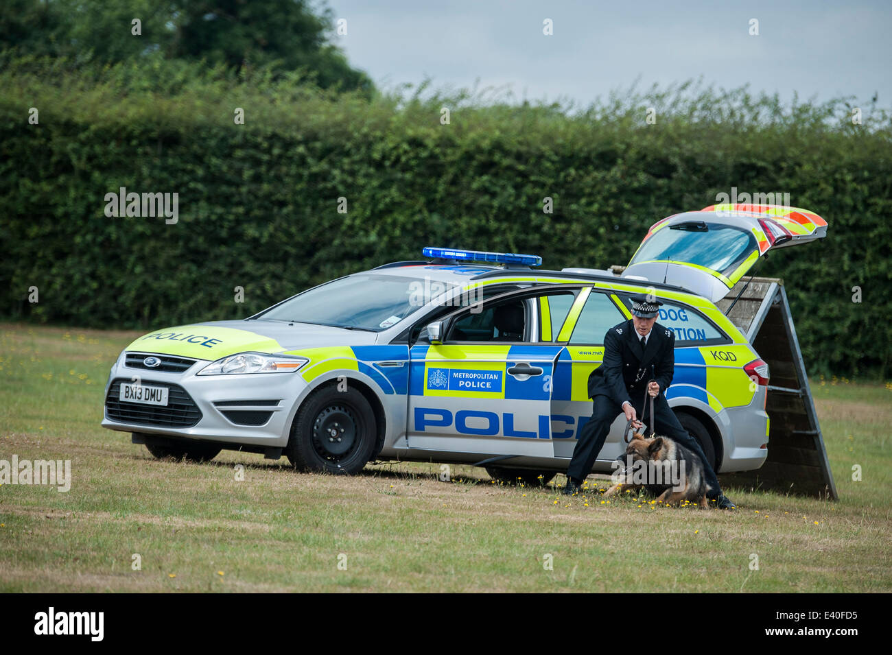 Police dog unit van hi-res stock photography and images - Alamy