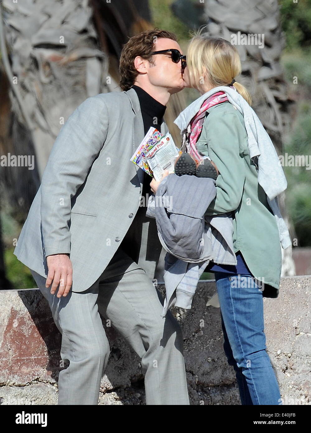 Liev Schreiber And Naomi Watts Kissing 4907
