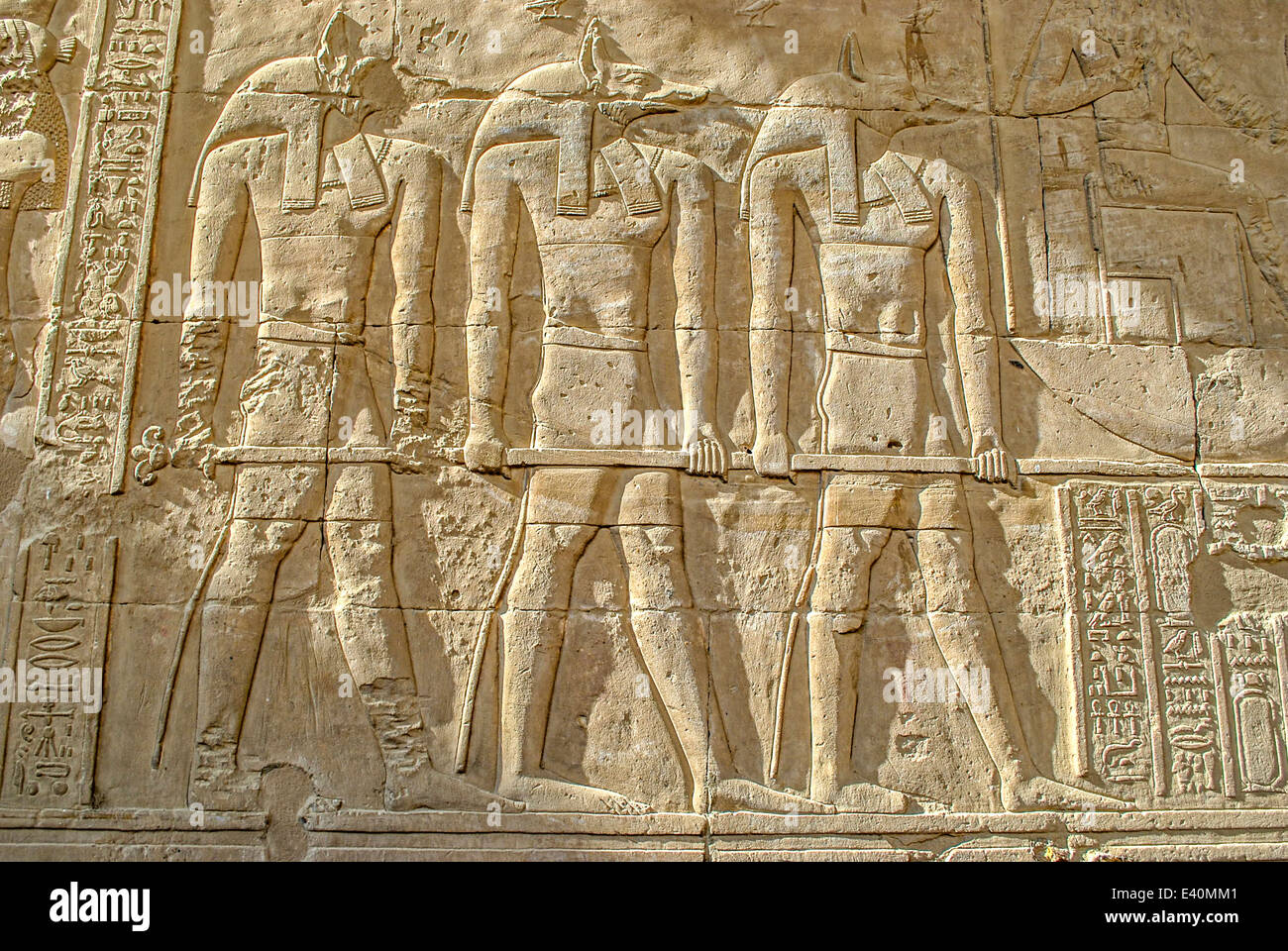 Sculpture colossus egyptian hi-res stock photography and images - Alamy