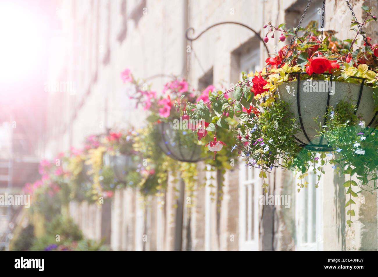 Cottages with hanging basket hi-res stock photography and images - Alamy