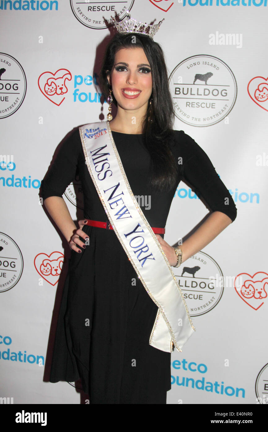 The 'Beth Stern Benefit for the Bulldogs' event held at Rosenthal ...