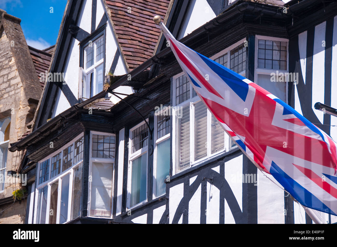 Tudor beams hi-res stock photography and images - Alamy