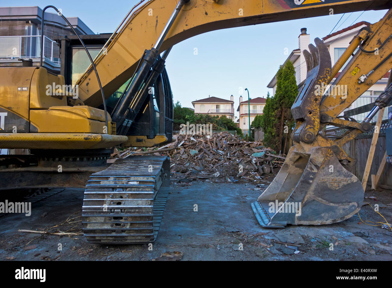 Torn down house hi-res stock photography and images - Alamy