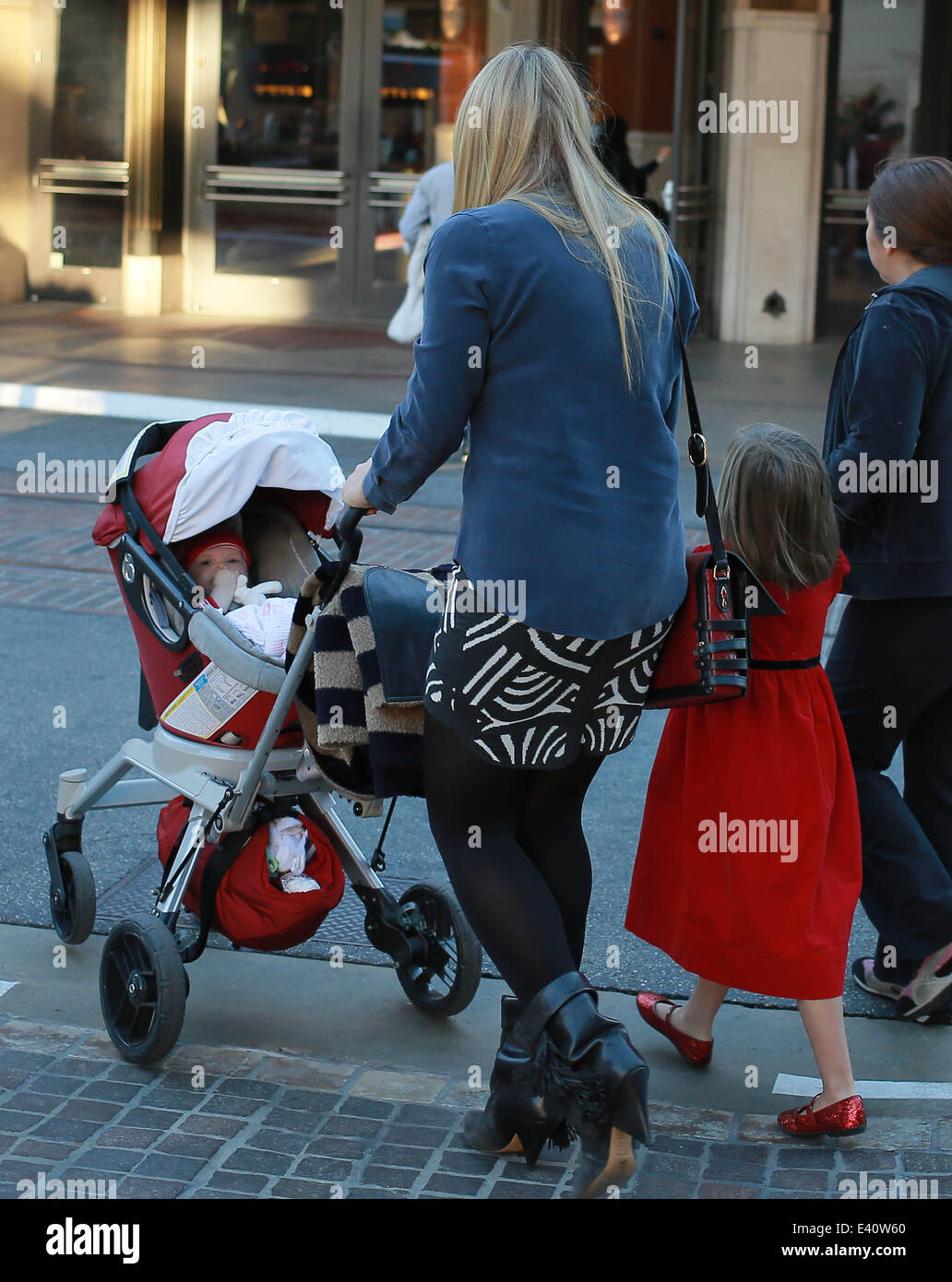 Busy philipps and birdie leigh silverstein hi-res stock photography and ...