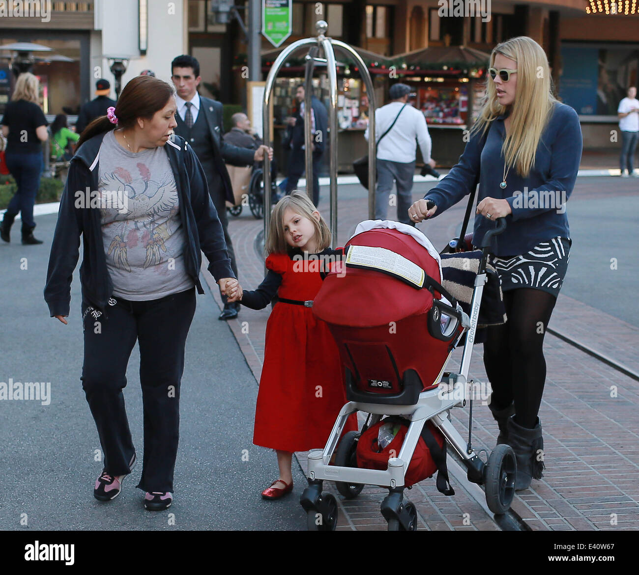 Busy philipps and birdie leigh silverstein hi-res stock photography and ...