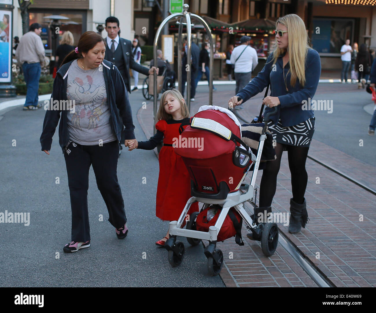 Busy philipps and birdie leigh silverstein hi-res stock photography and ...