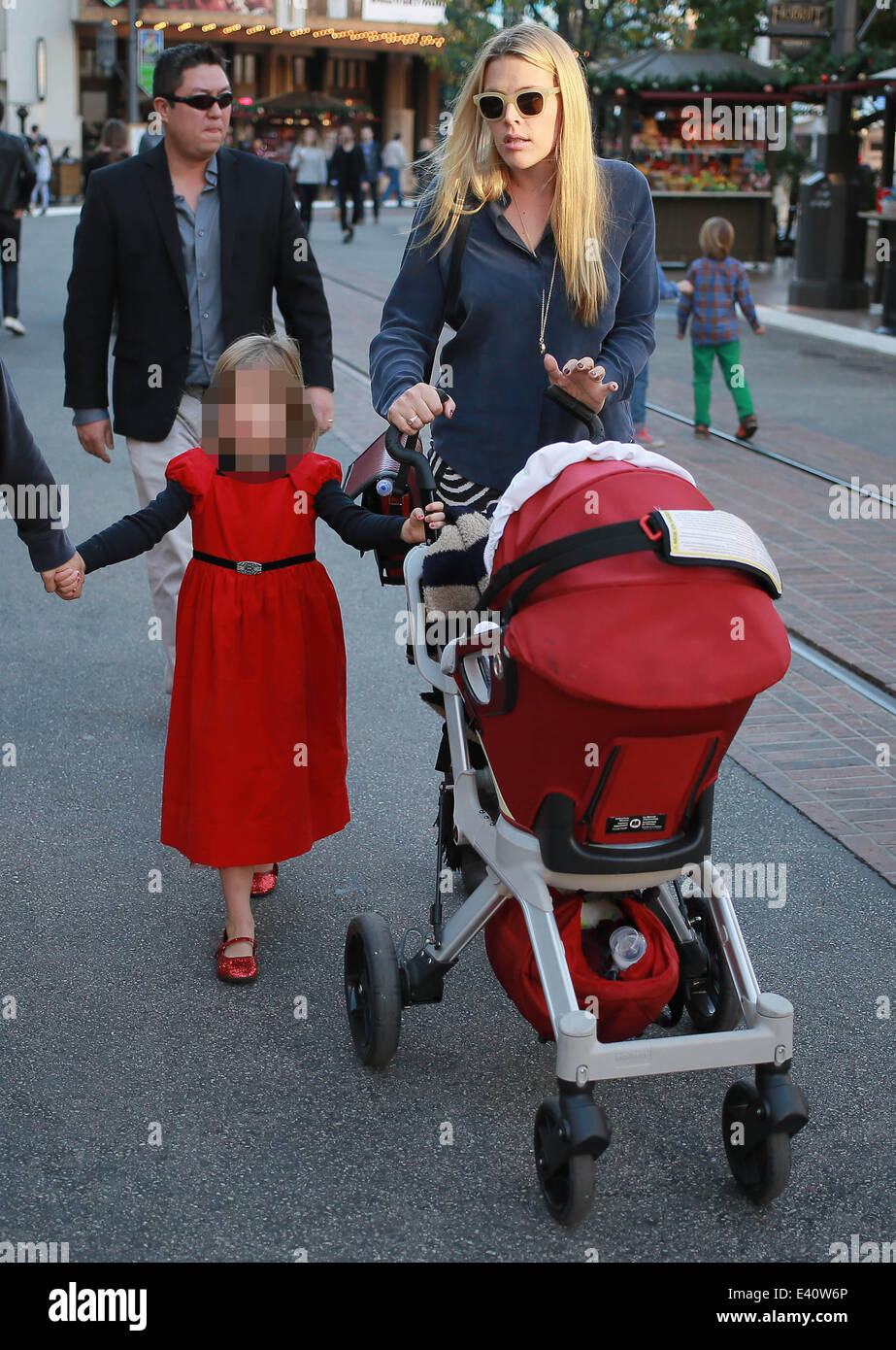 Cougar Town actress Busy Philipps takes daughter’s Birdie and baby ...