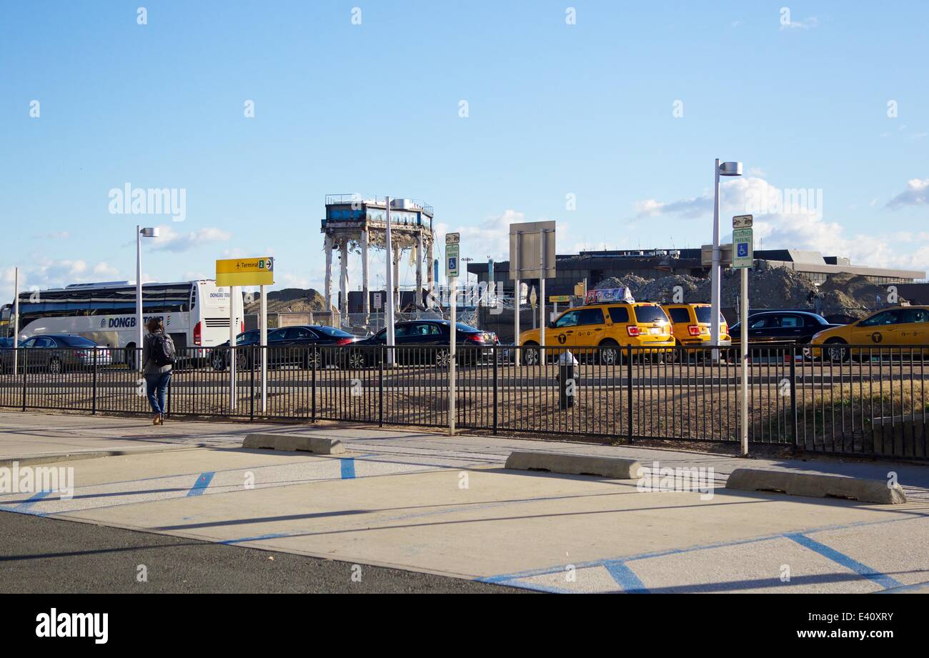 General view of The WorldPort Terminal 3 at JFK International Airport ...