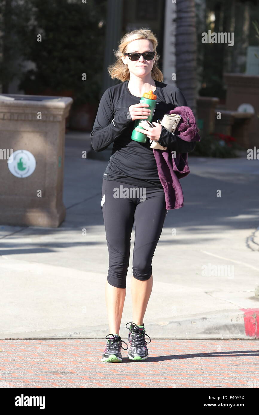 Reese Witherspoon seen leaving her spinning class in Brentwood ...